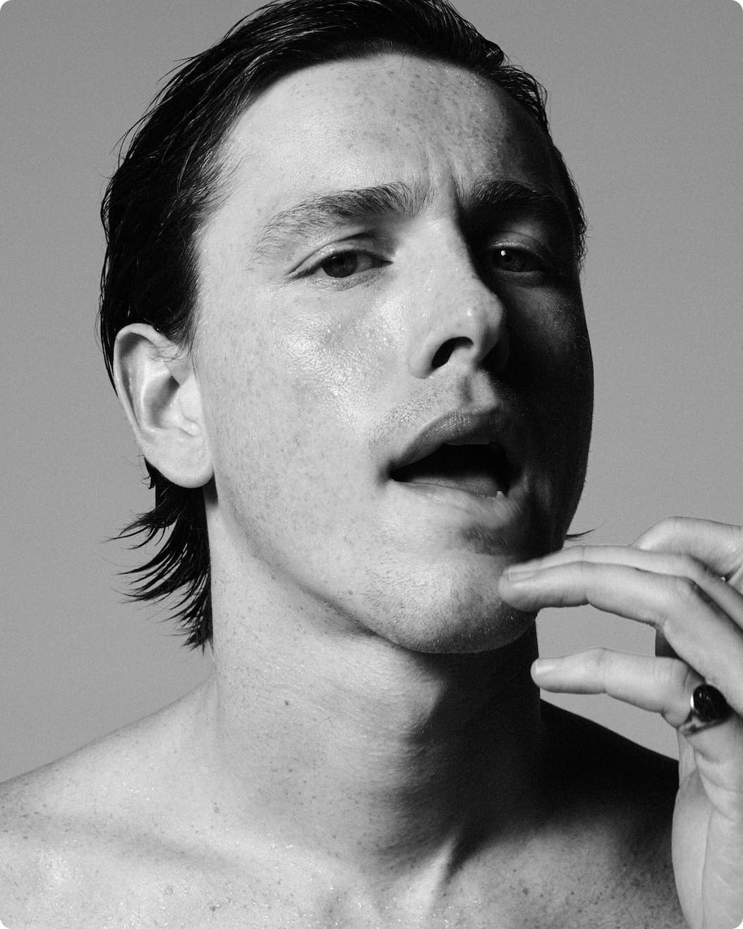 Exclusif: la star de Babygirl 'Harris Dickinson pour le vitrage du ...